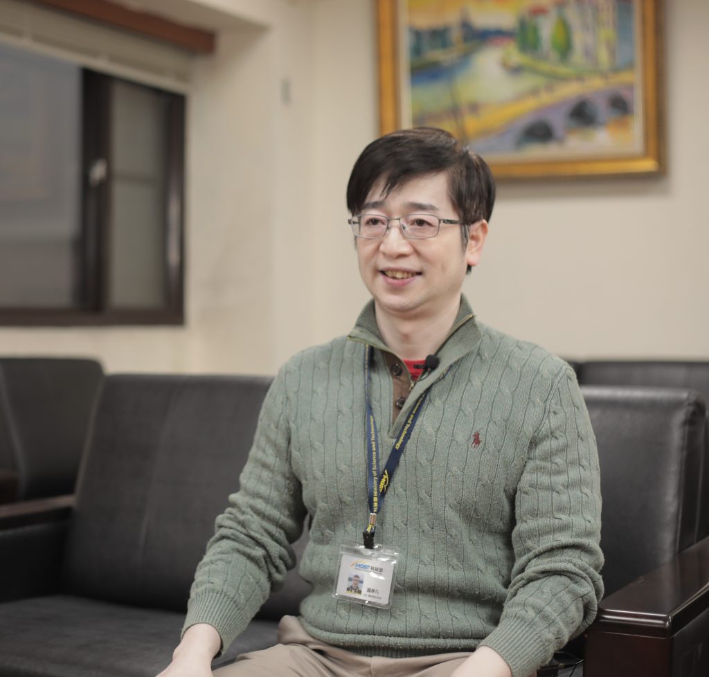 羅夢凡-en – 國立中央大學物理學系